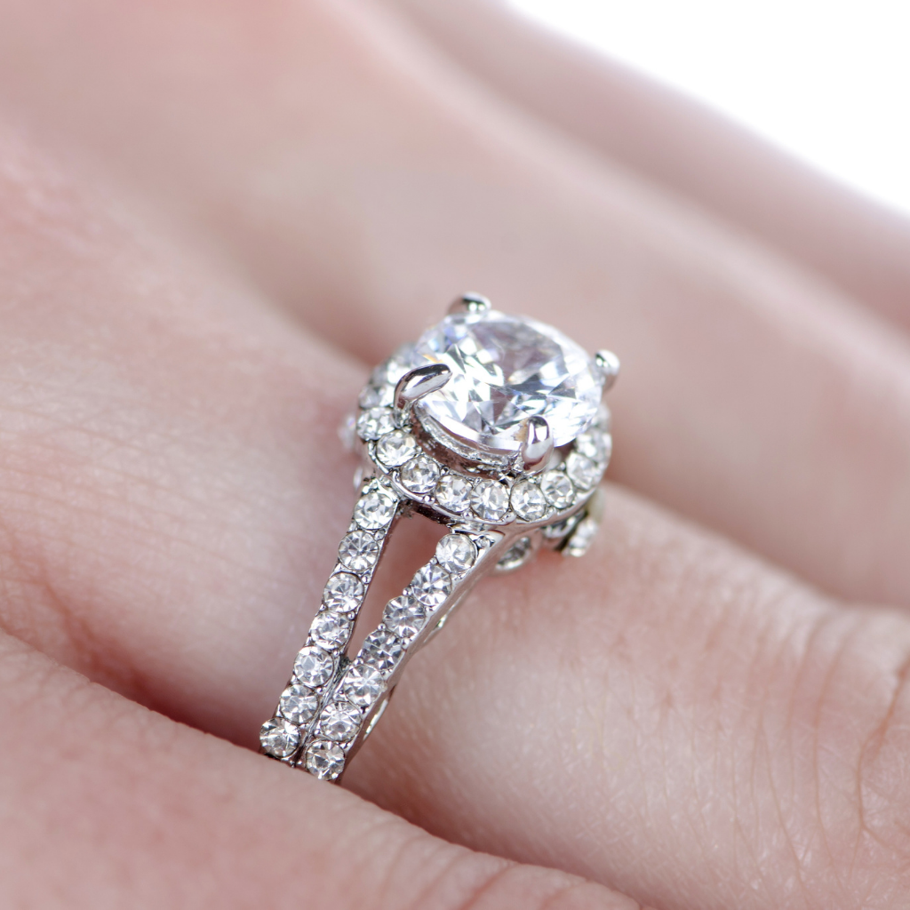 How to wear your Engagement and Wedding Ring – Meycauayan Jewelries